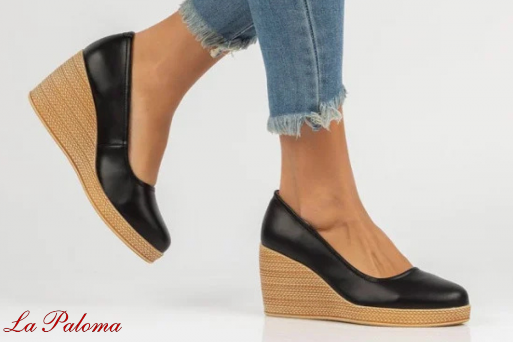Pantofii de damă, cu platformă, sunt din nou la modă. Uite cum îți poți ...
